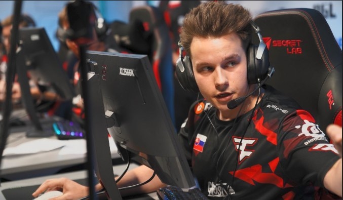FaZe Clan vs Aurora в 1 раунде EWC по CS2: прогноз и трансляция матча ...