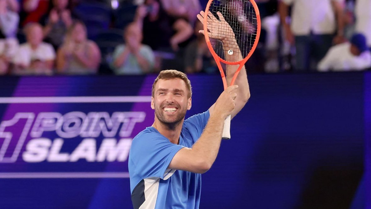 Теннисист-любитель Смит выиграл выставочный турнир One Point Slam ...