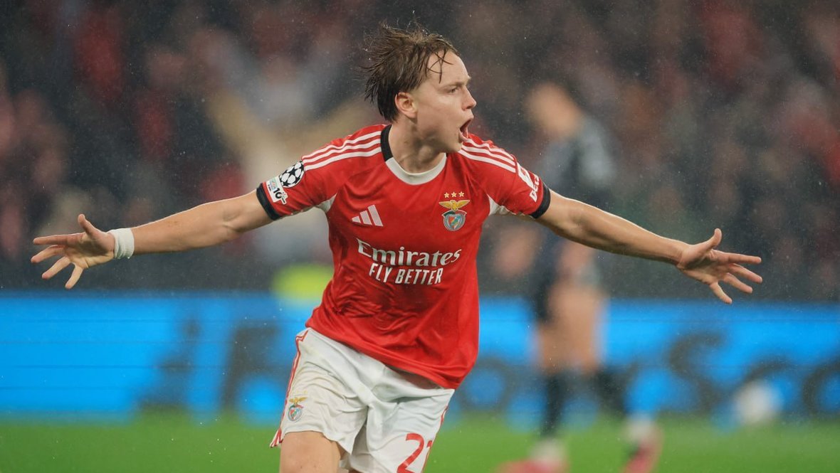 Нападающий «Бенфики» Андреас Шельдеруп признан лучшим игроком недели в ...